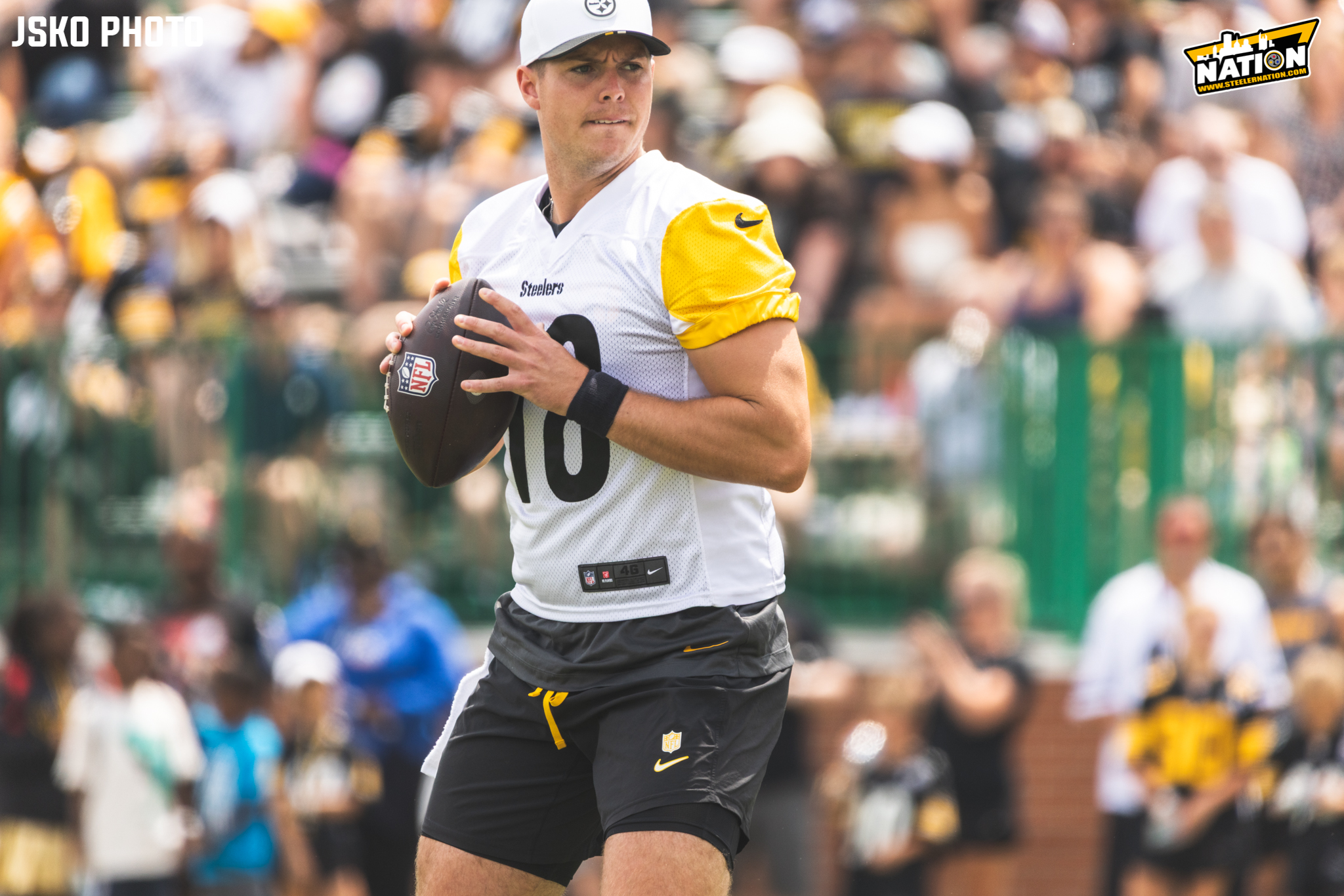 Steelers Fans Receive Wonderful Update About How Aaron Rodgers Is ...