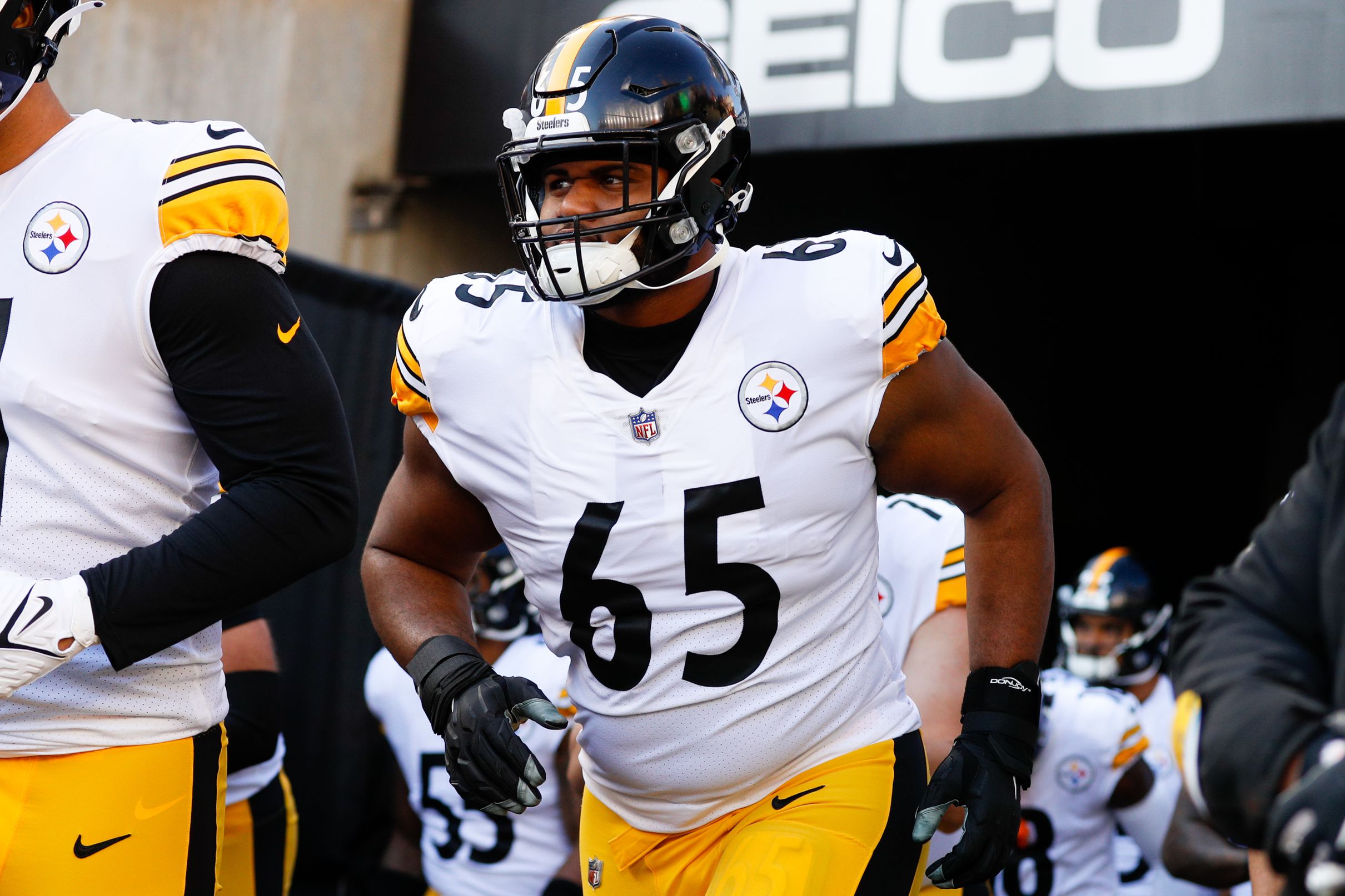 Former Steelers OT Dan Moore Jr. Thought He "Played Well" In Disastrous ...