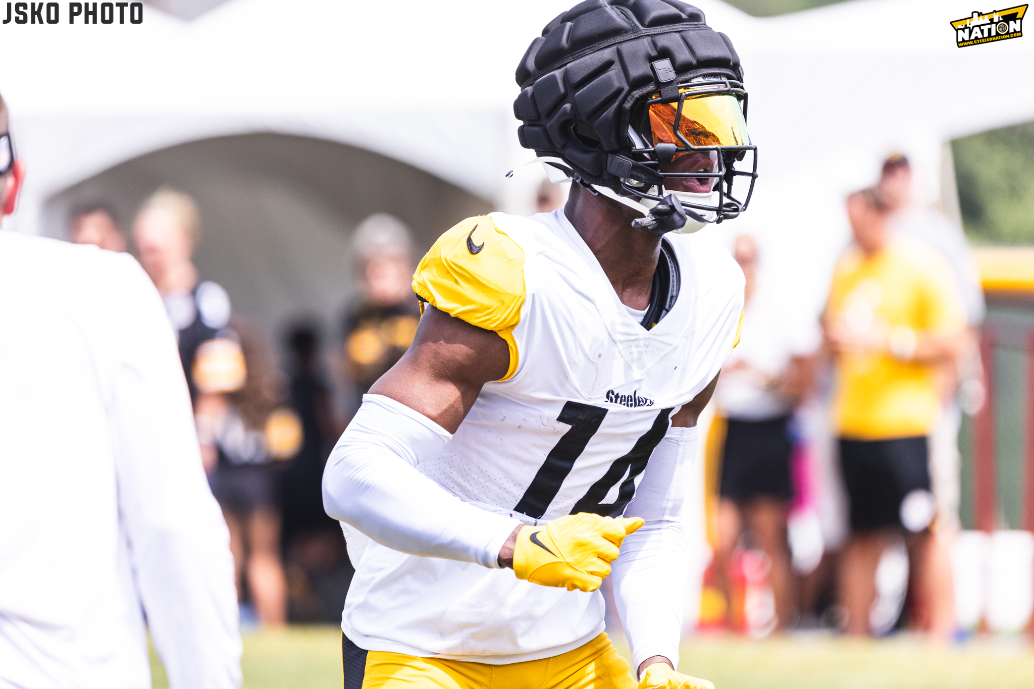 Steelers' Mike Tomlin Speaks On Zach Azzanni's Fierce Approach To Coaching