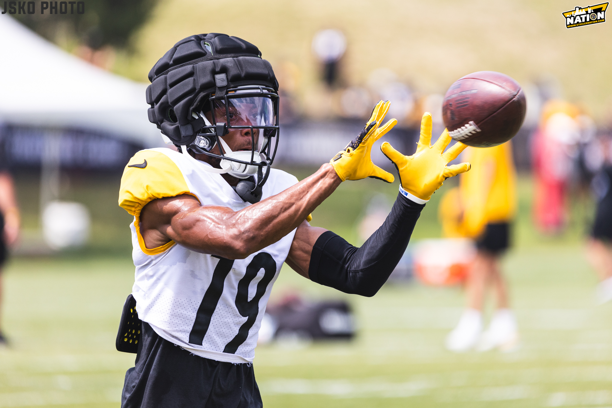 Steelers Receiver Coach Zach Azzanni Offers Big Time Praise For Calvin ...