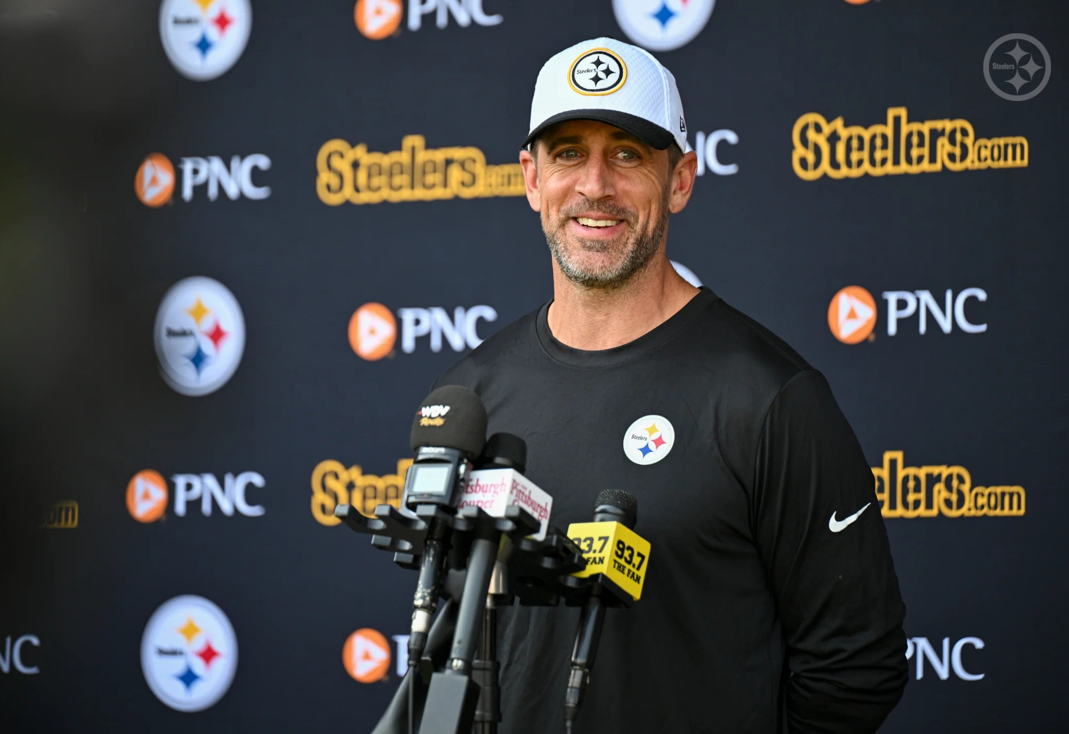 Steelers' Aaron Rodgers Put On Blast By Former Ravens Player For "Self ...