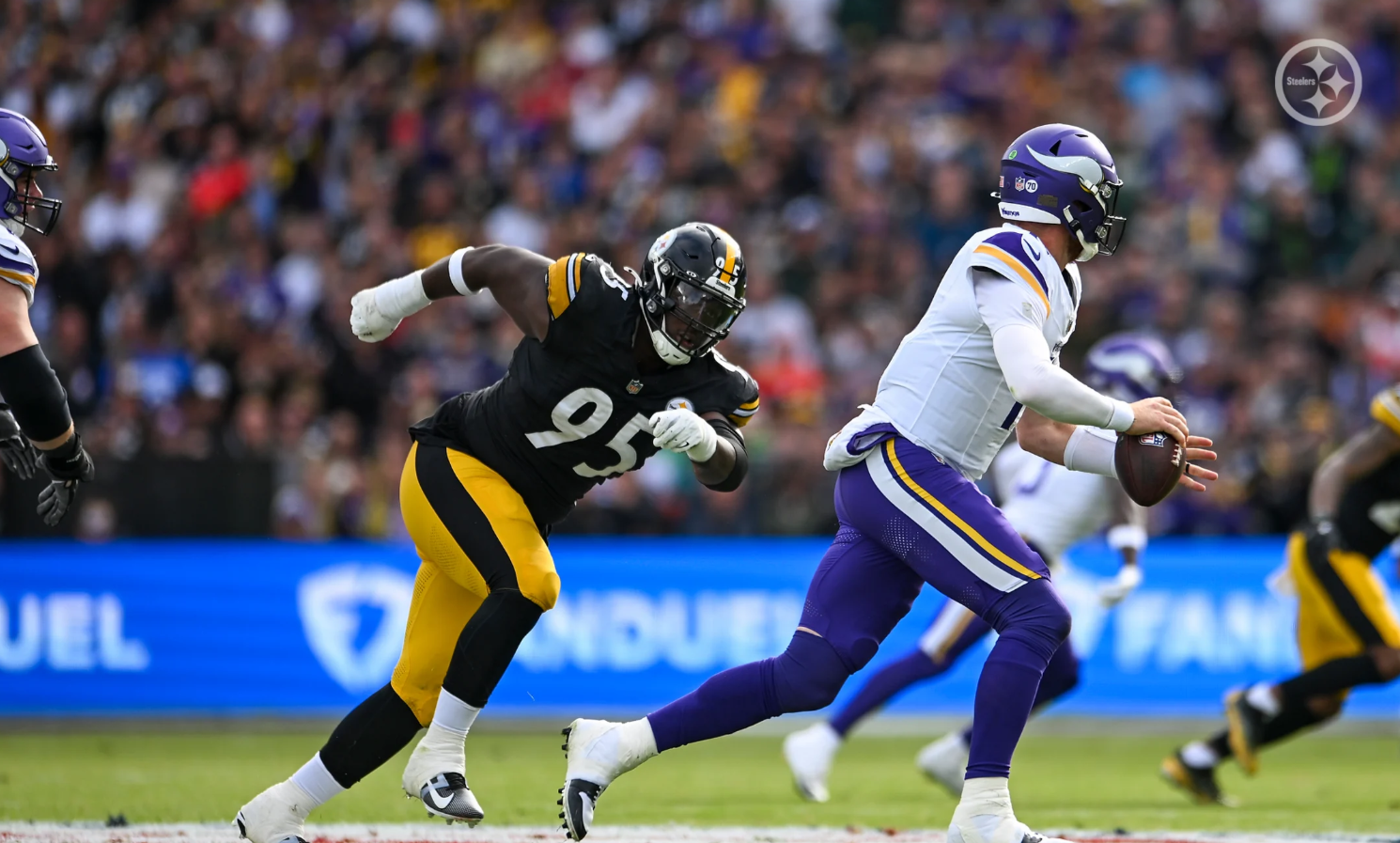 Steelers' Keeanu Benton Wakes Up In Week 4 As Coaches Absolutely Take ...