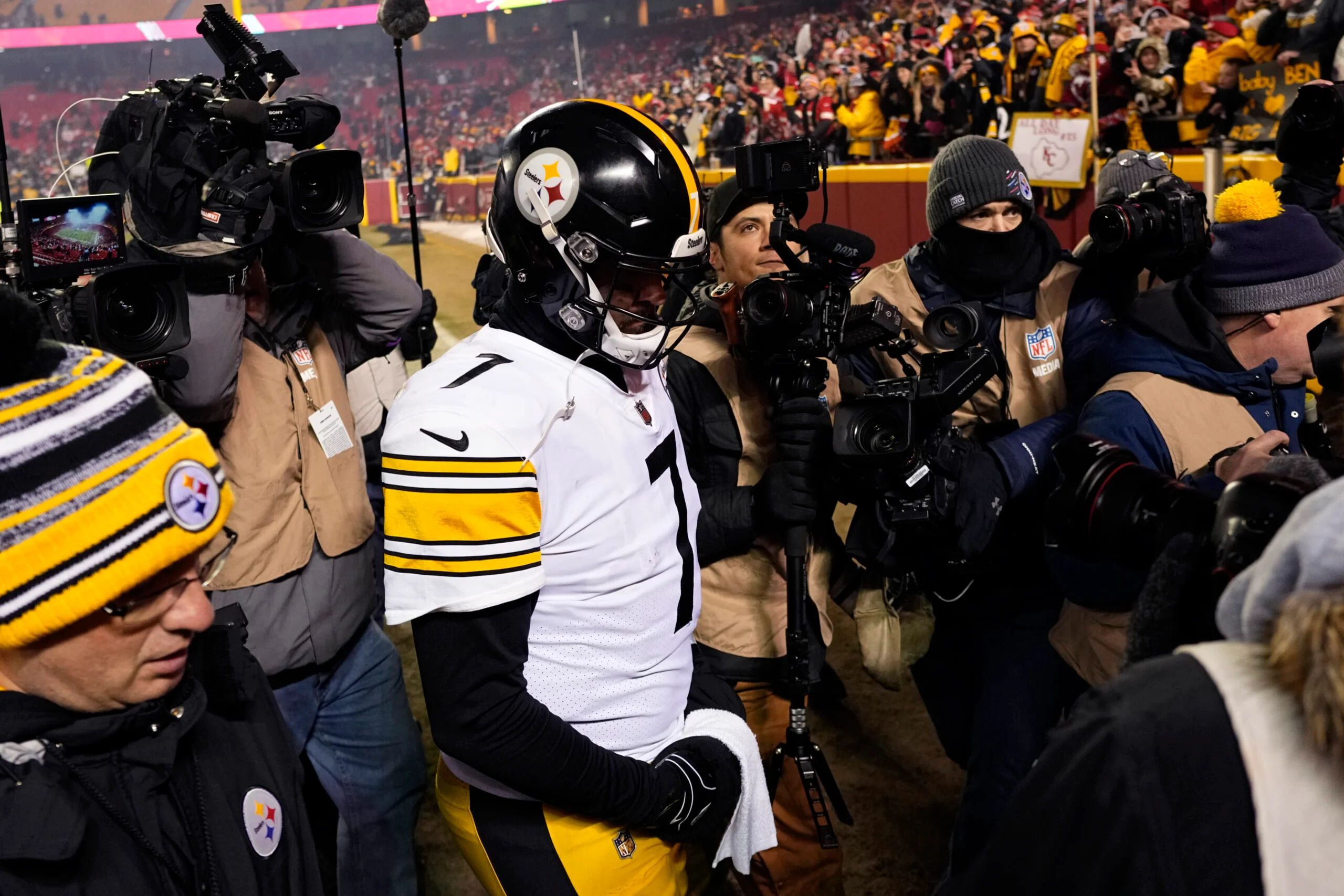 Steelers Great Ben Roethlisberger Has Definitive Dad Moment When Son ...