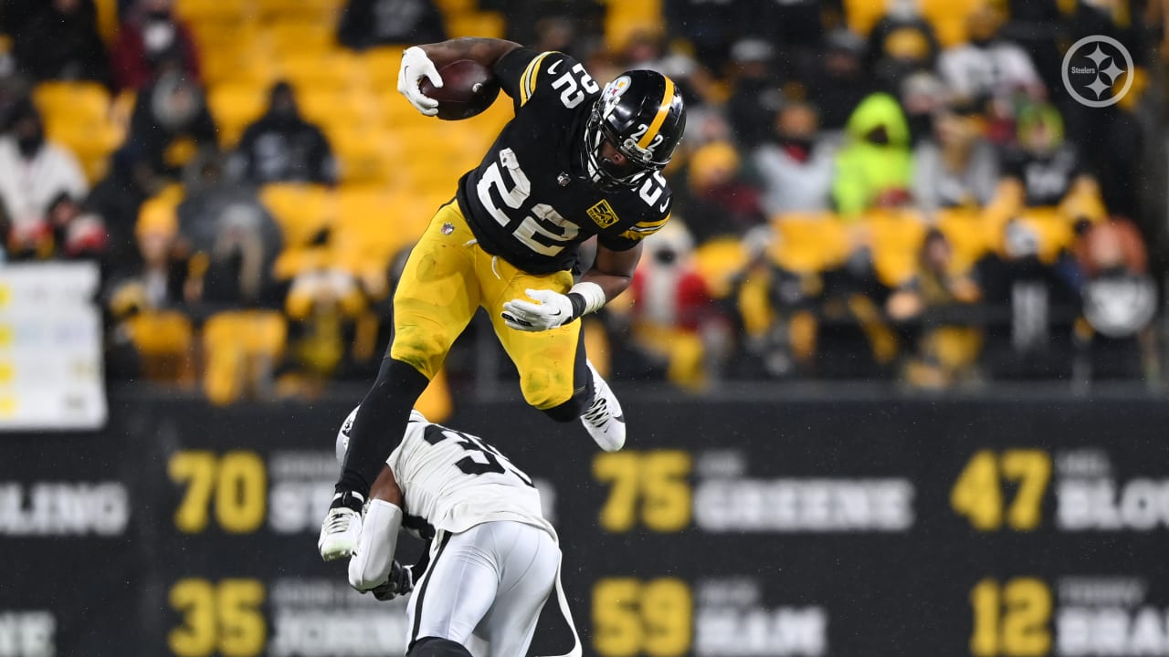 Steelers Drafting A "Pretty Average" Najee Harris Was A Huge Mistake ...