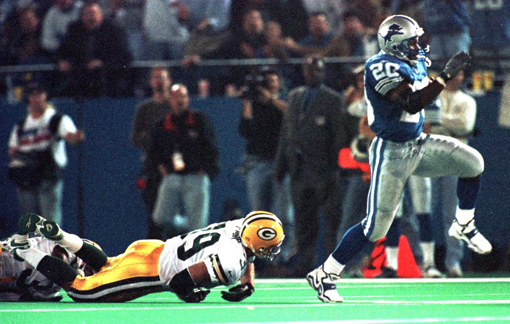 Steelers LB Greg Lloyd Reminisces About "Taking A Shot" At The ...