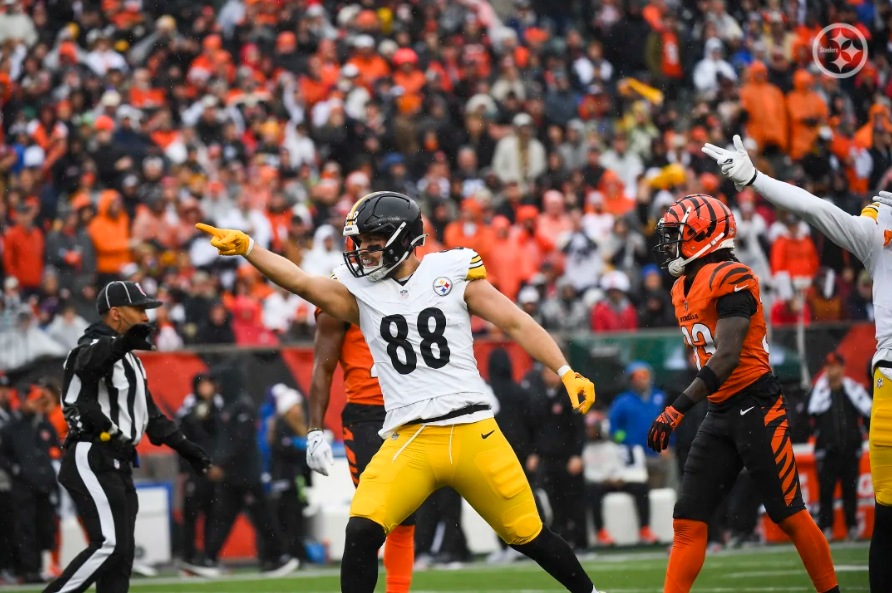 Chiefs' Travis Kelce Calls Steelers' Pat Freiermuth "So Savvy"; 1 Of ...