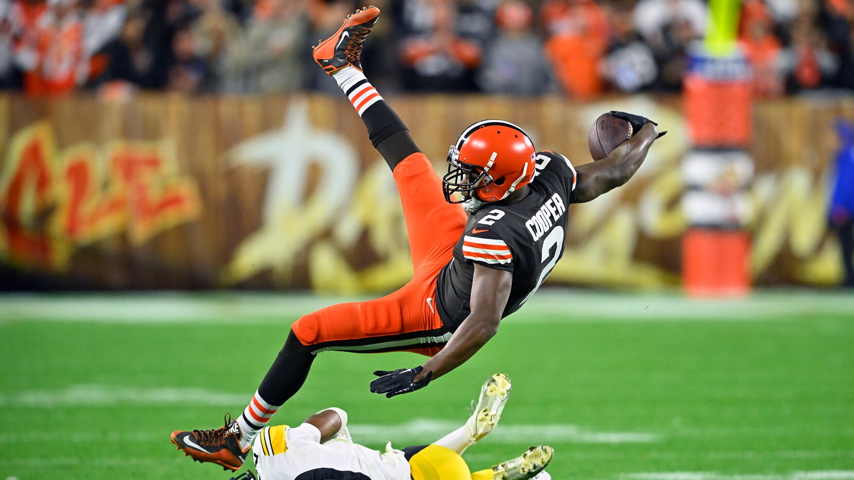 Insider Theorizes Steelers' Receiving Corps Could Soon Be On Plane To ...