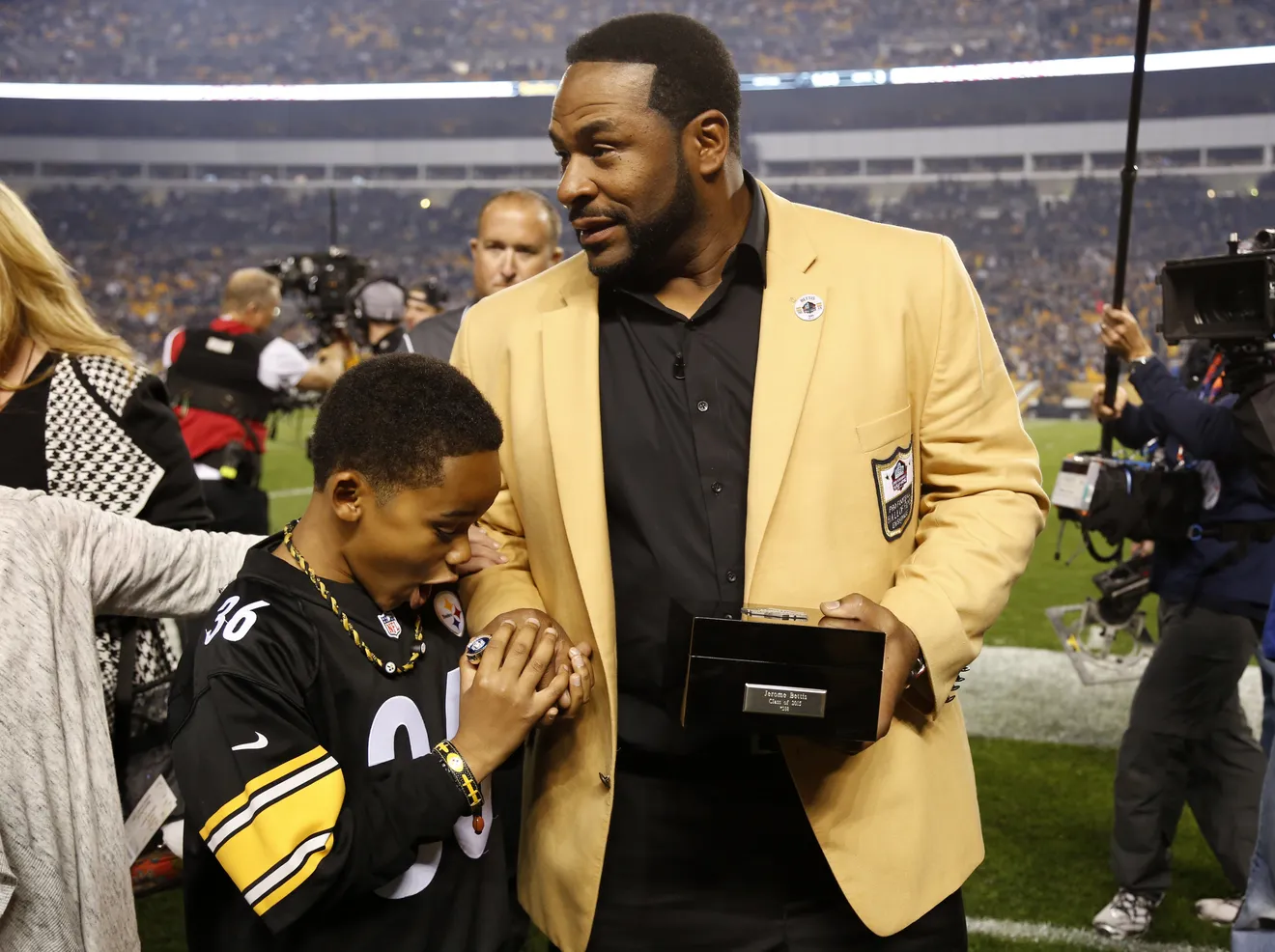 Steelers Legendary RB Jerome Bettis Gets 1 Step Closer To Son Jerome ...