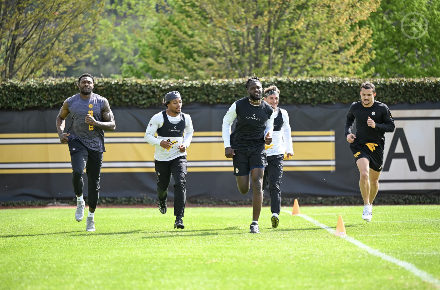 Steelers' DK Metcalf Detailed The Unique Similarities Between Russell Wilson And Aaron Rodgers