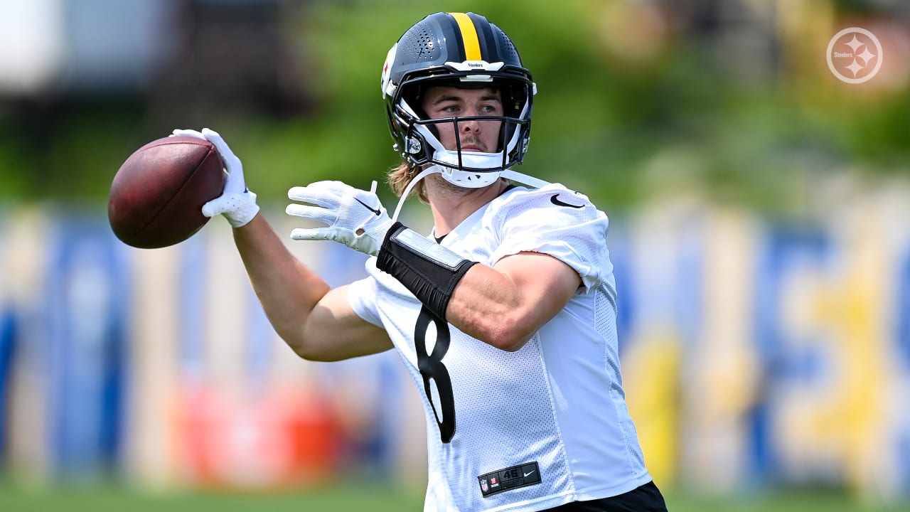Pittsburgh Steelers' Kenny Pickett Looks Totally Relaxed On Carefree ...