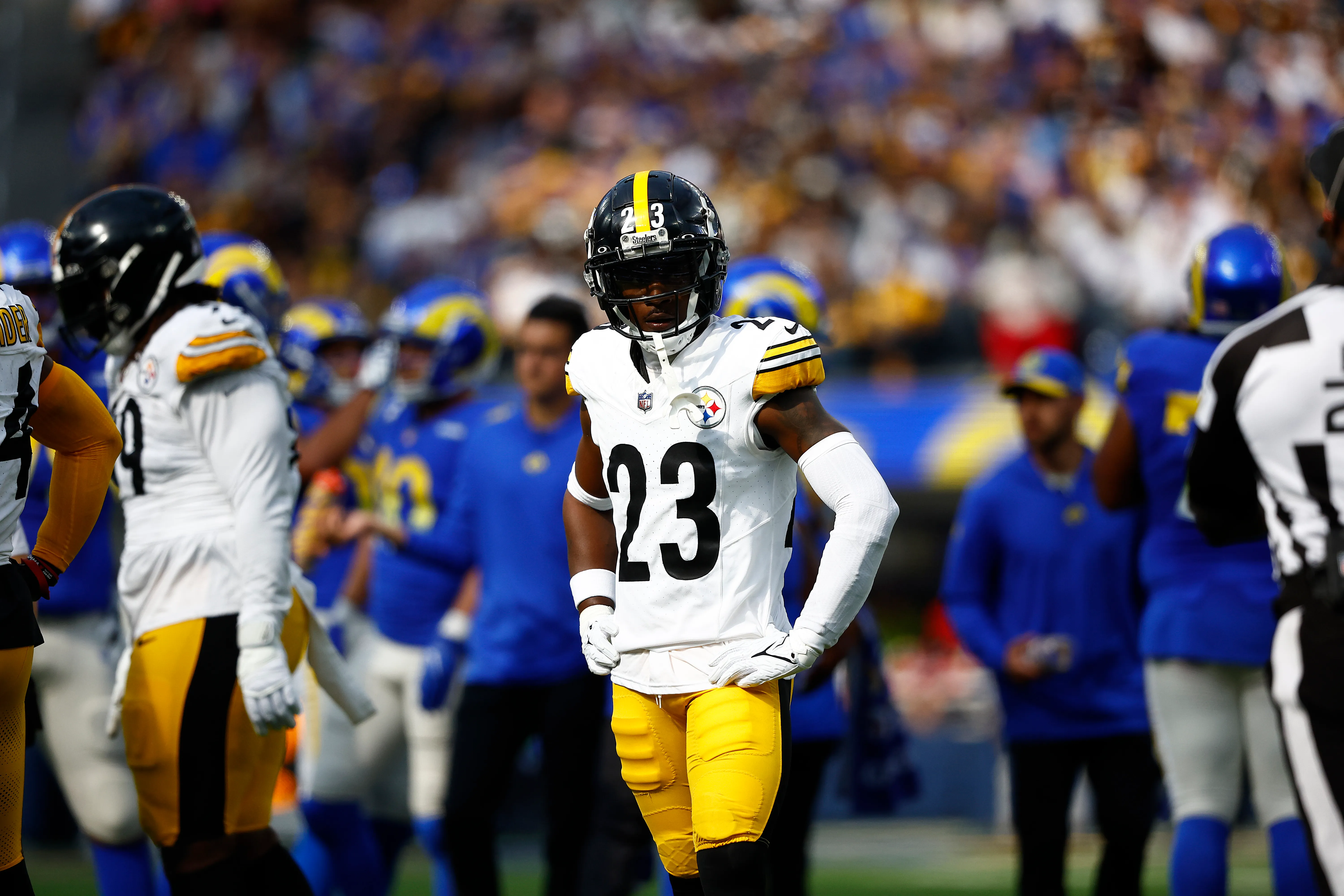 Steelers Get Troubling News As Fan Favorite Safety DeShon Elliott Suddenly Pops Up On Injury Report
