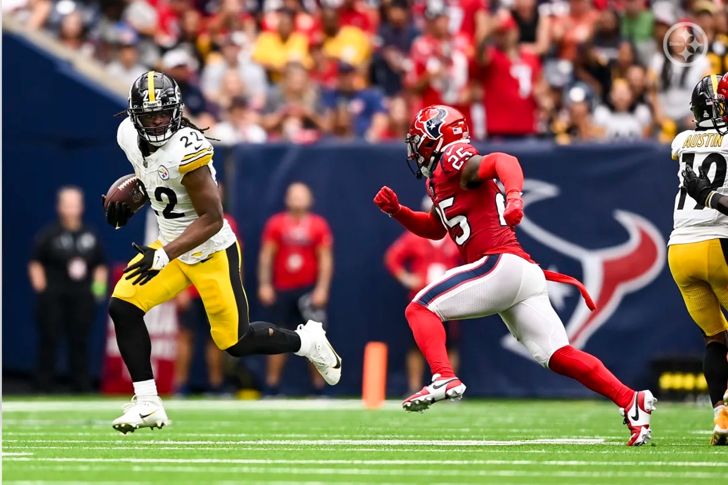 Steelers' Najee Harris Overheard Have A Private Conversation With ...