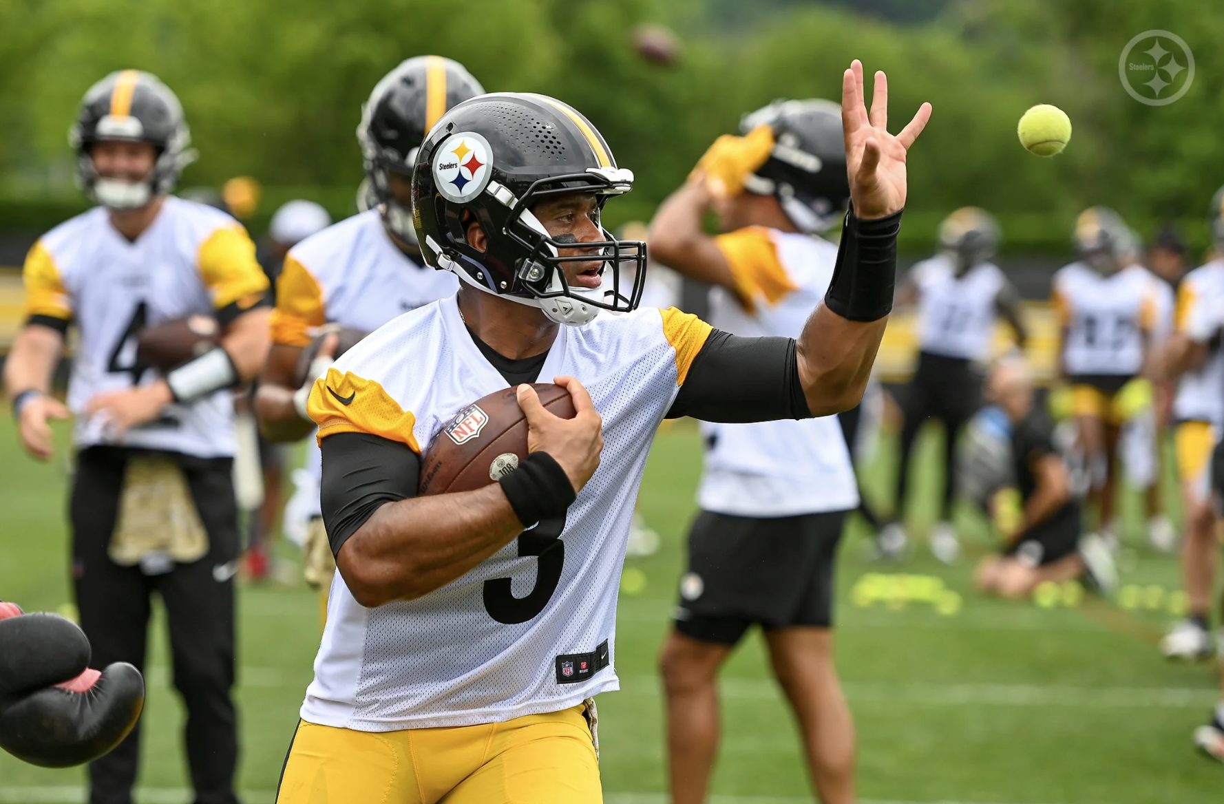 Steelers' Arthur Smith Quickly Defends Russell Wilson For His Time With ...