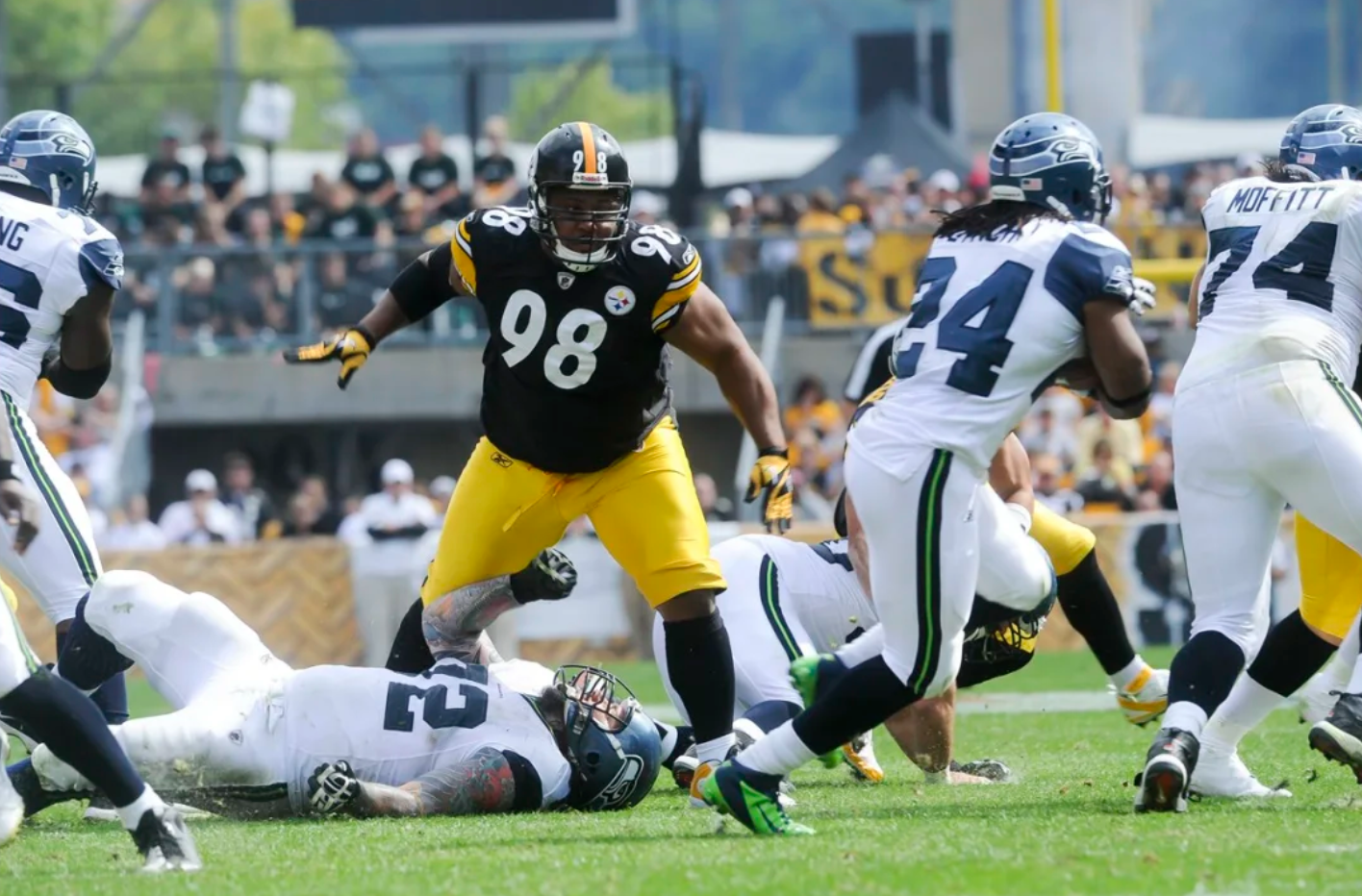 Steelers' Casey Hampton Receives Huge Compliment From Aaron Donald ...