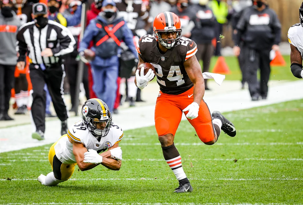 Steelers Poised To Make Unpopular Move For Browns Running Back Nick Chubb