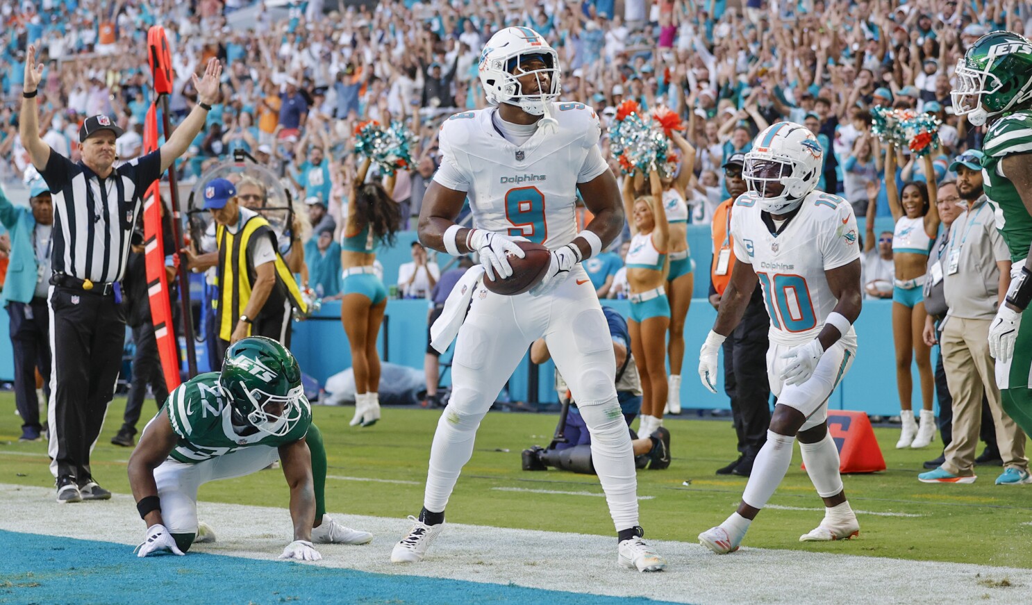 Former Steelers Super Bowl Champion Has Bold Prediction For Aaron ...