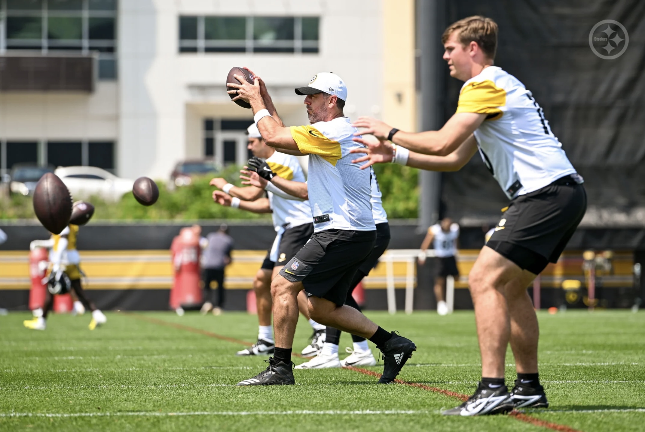 Steelers' James Harrison Sends Bold But Bizarre Message About Aaron ...