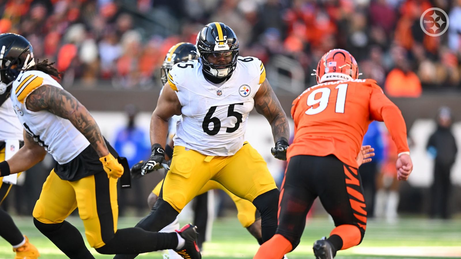 Steelers' Dan Moore Jr. Earns Teammates' Praise For Huge Raise But ...