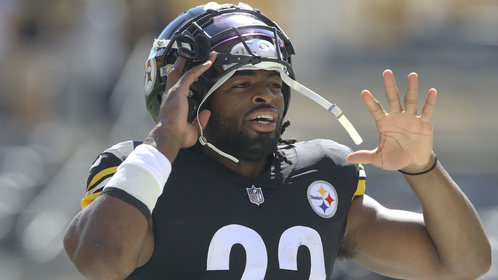 Steelers' Najee Harris Overheard Have A Private Conversation With ...