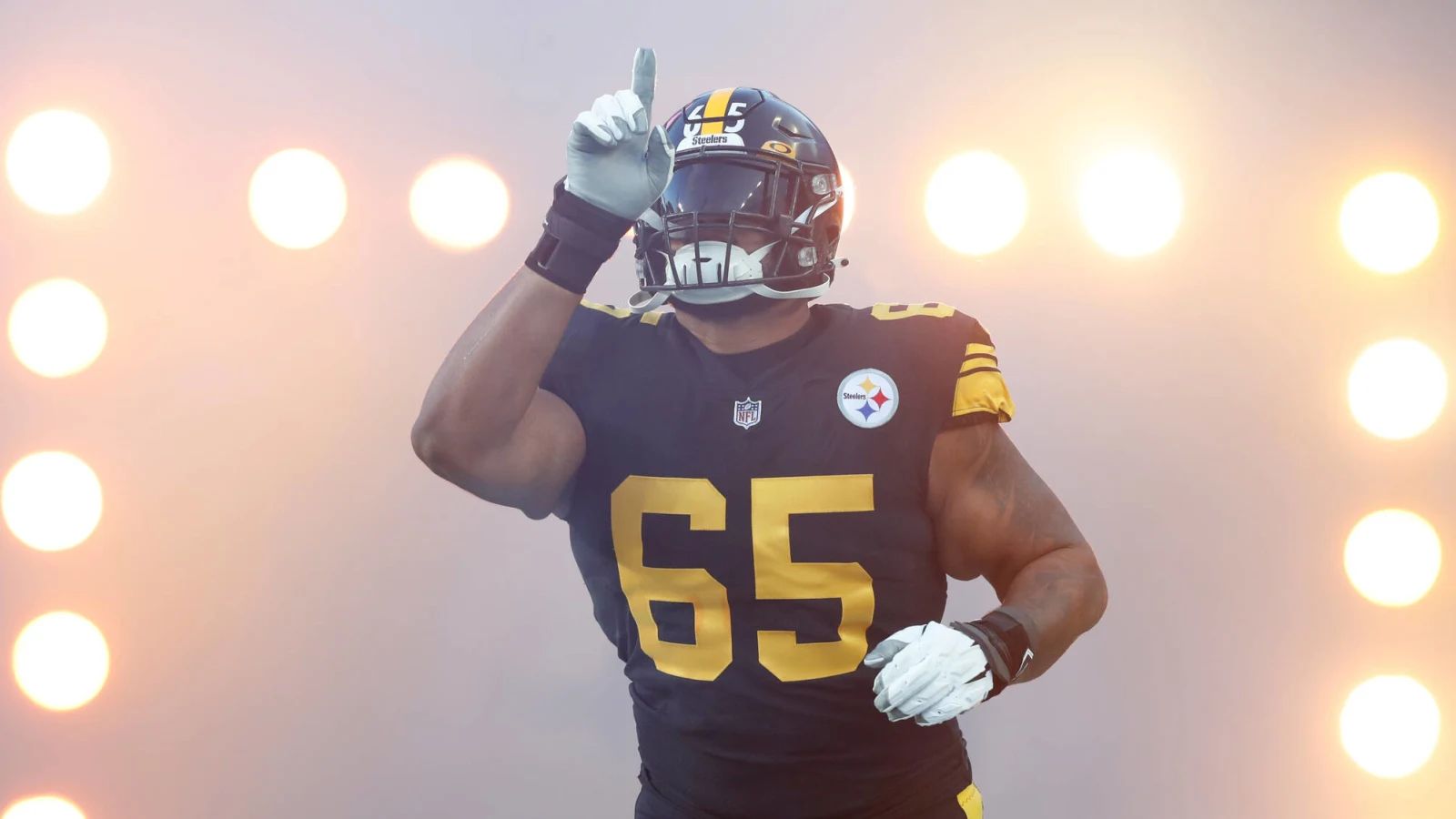 Steelers OT Dan Moore Jr.'s Value Will Earn Him A Massive Salary ...