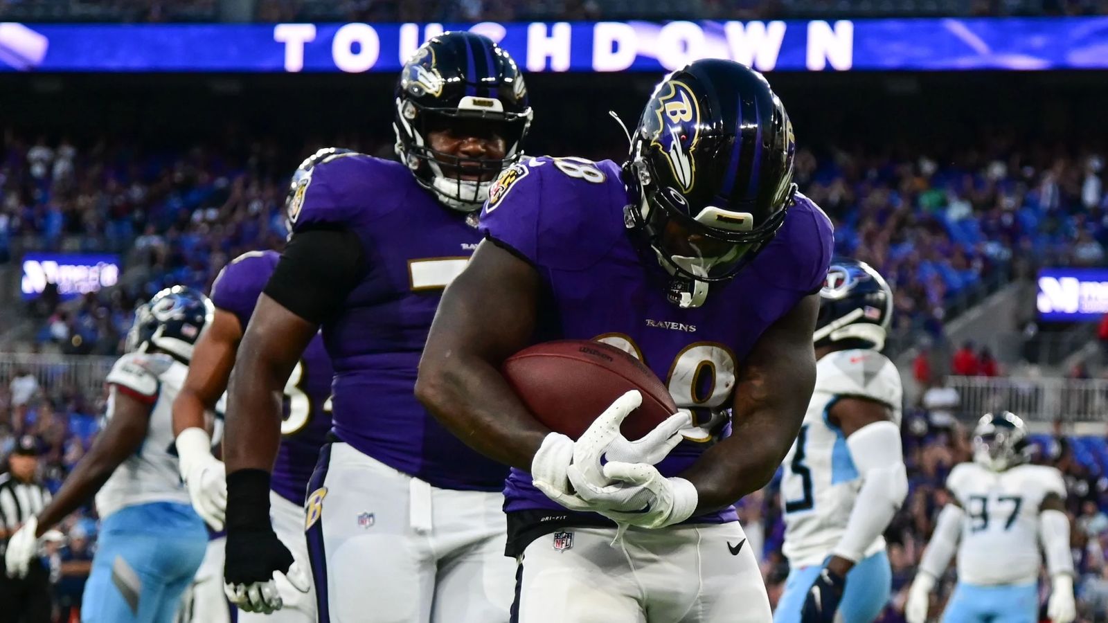 Euphoric Pittsburgh Steelers Fans Take A Break From Own Offseason ...