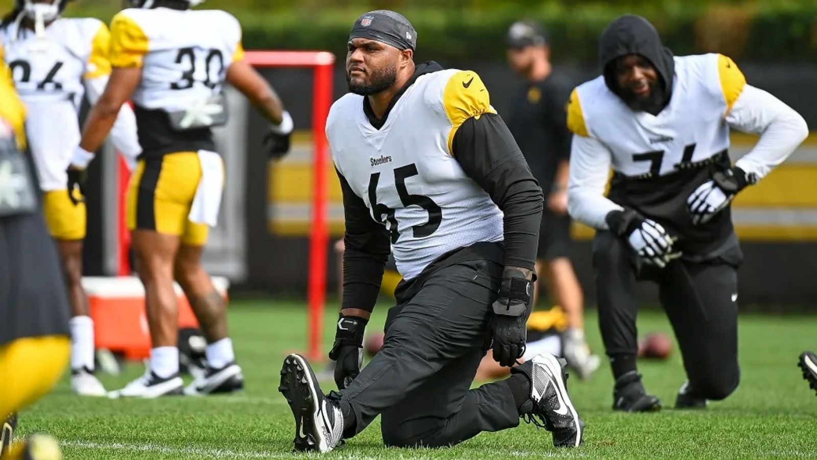 Steelers' Unreliable Left Tackle Dan Moore Jr.'s Days As A Starter Are ...