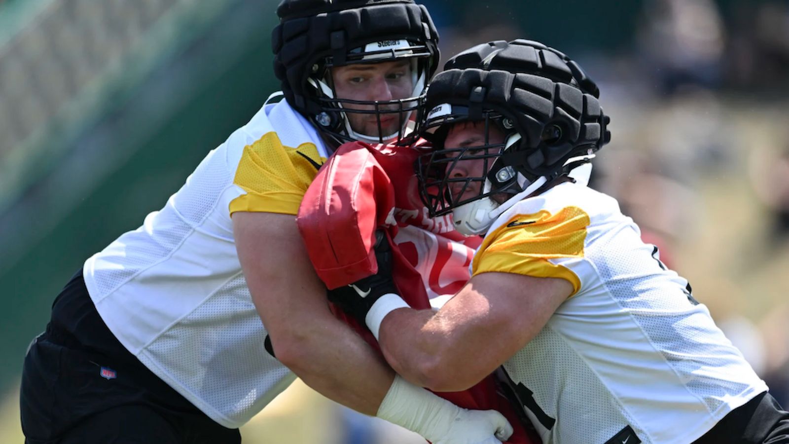 Steelers’ Russell Wilson Appears Comfortable With Zach Frazier Winning ...