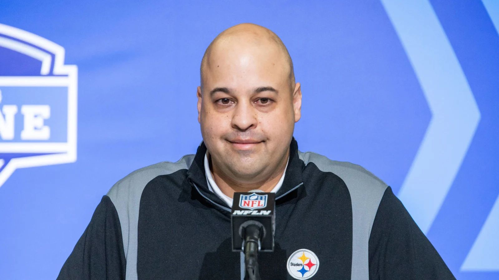 Steelers Gm Omar Khan Easily Swats Away Questions About Mike Tomlins Future With The Steelers