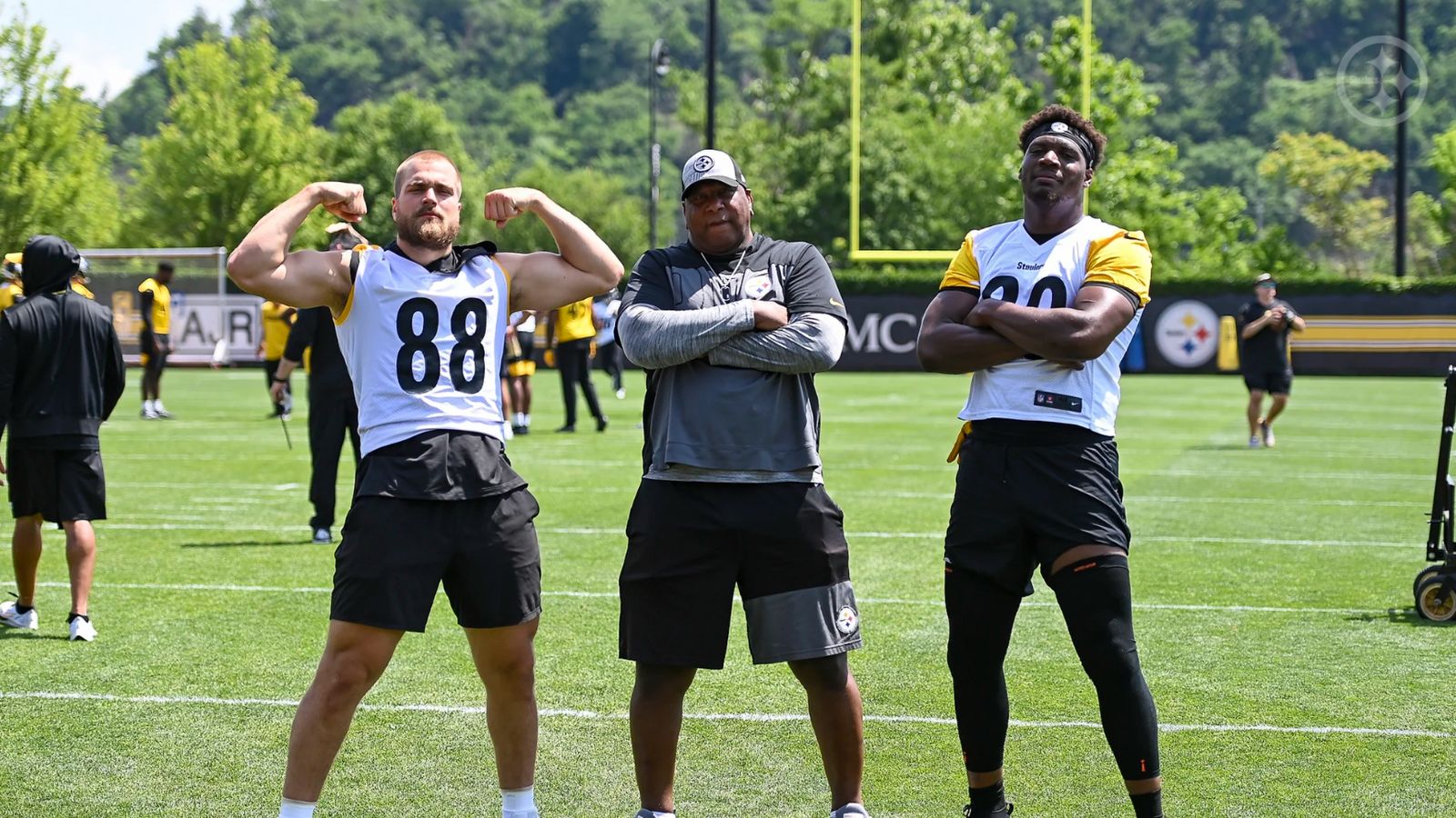 Steelers Insider Left Very Confused By Surprising Offensive Trade Rumors