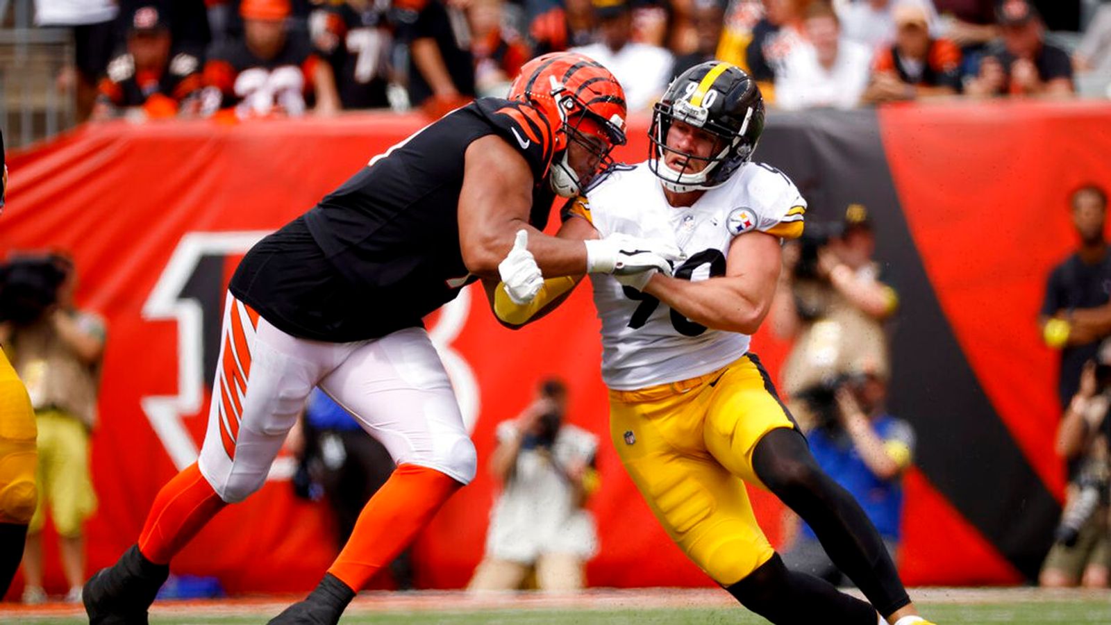 Steelers Should Take Advantage Of AFC North Rivals Awkward Situation At LT