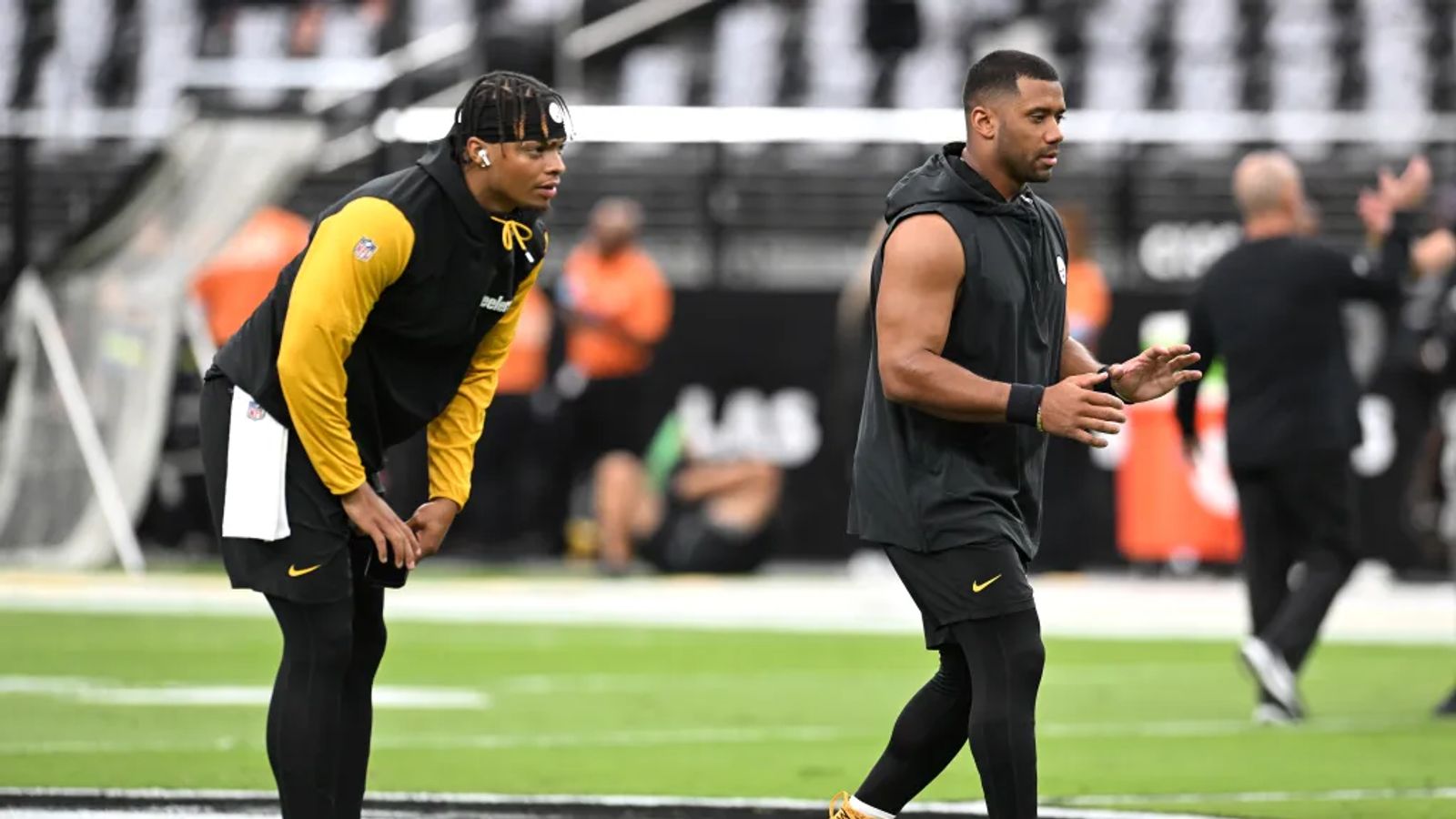 Steelers Brass Believe It's Obvious Which Quarterback They Should Keep ...